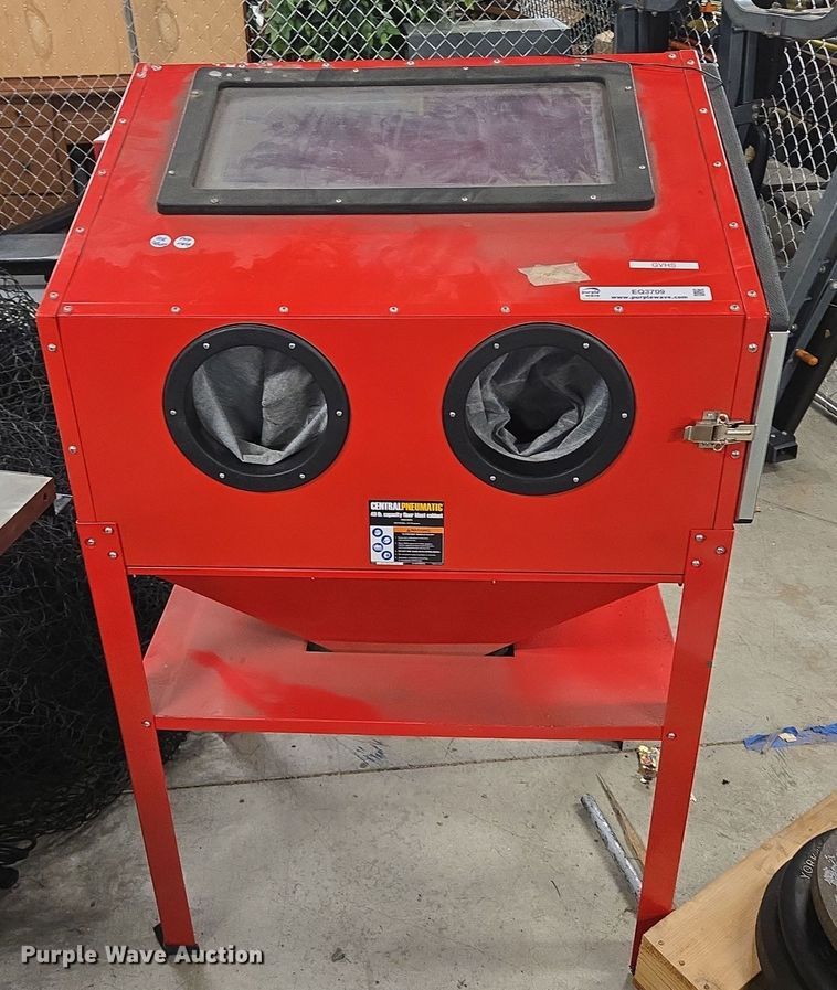Central Pneumatic sand blaster in Kansas City, MO | Item EQ3709 sold ...