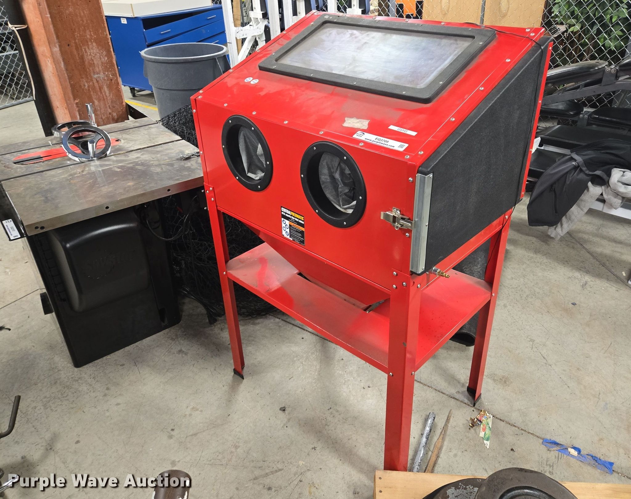 Central Pneumatic sand blaster in Kansas City, MO | Item EQ3709 sold ...
