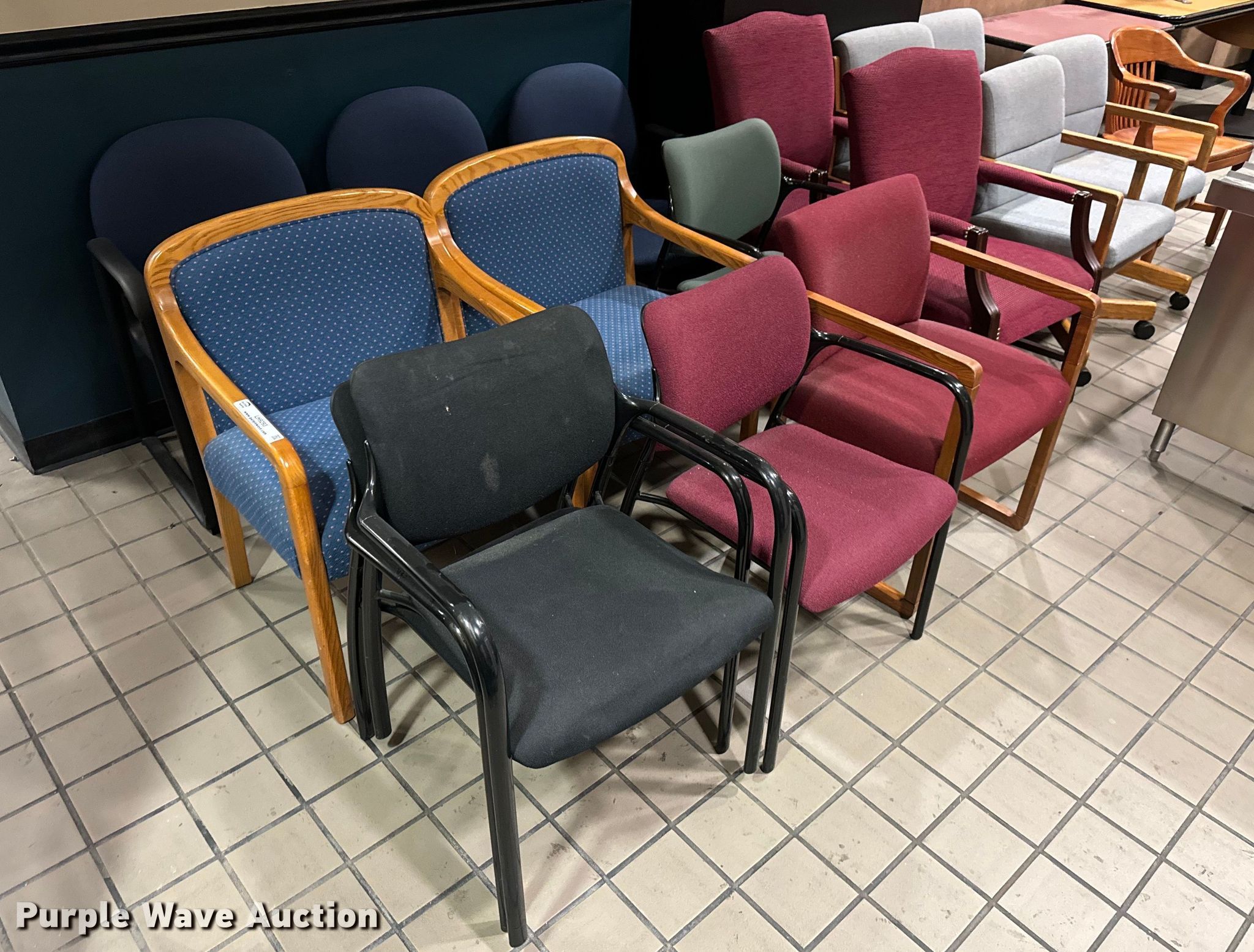 (17) chairs in Wichita, KS | Item LH9293 sold | Purple Wave