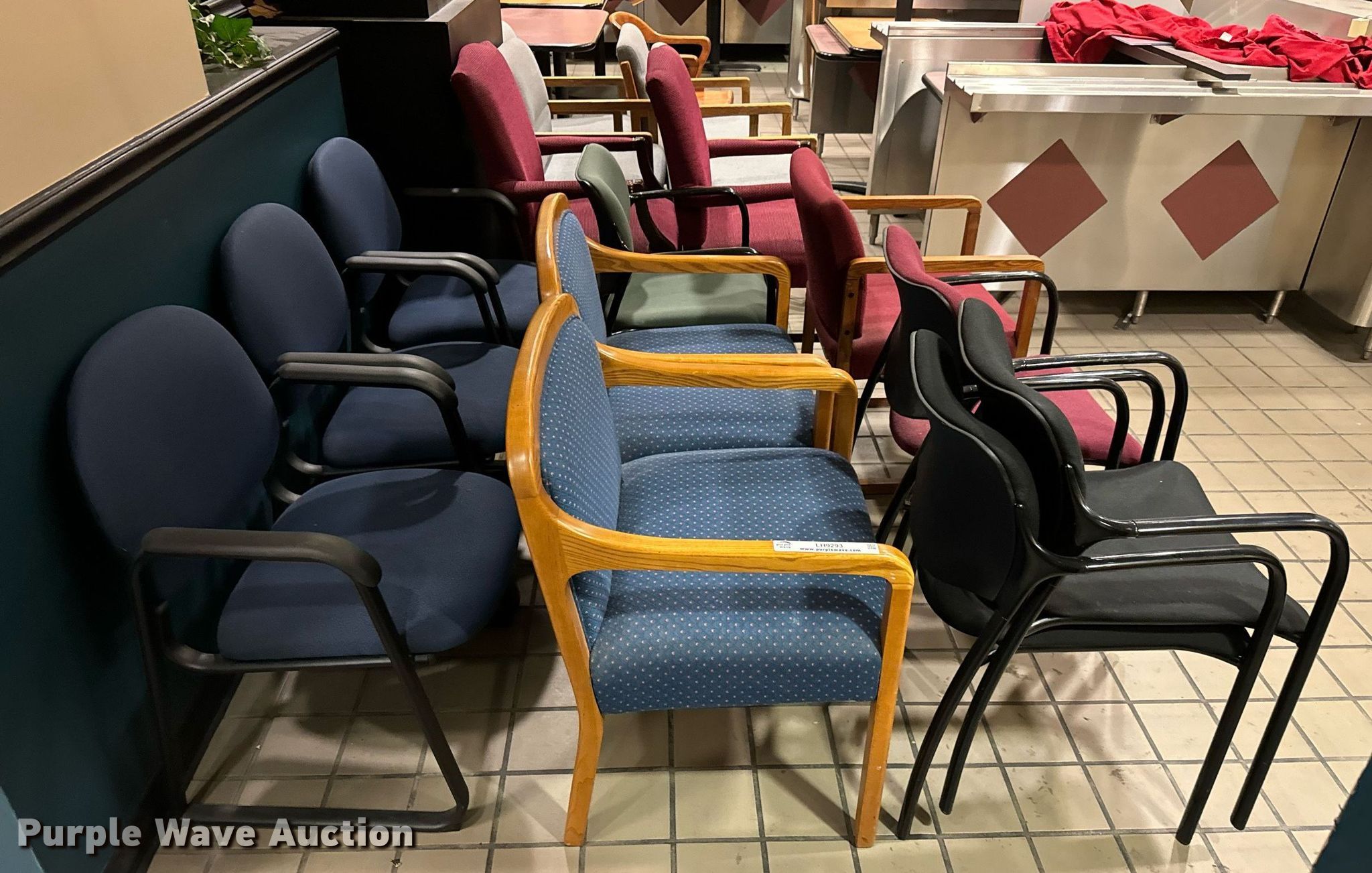 (17) chairs in Wichita, KS | Item LH9293 sold | Purple Wave
