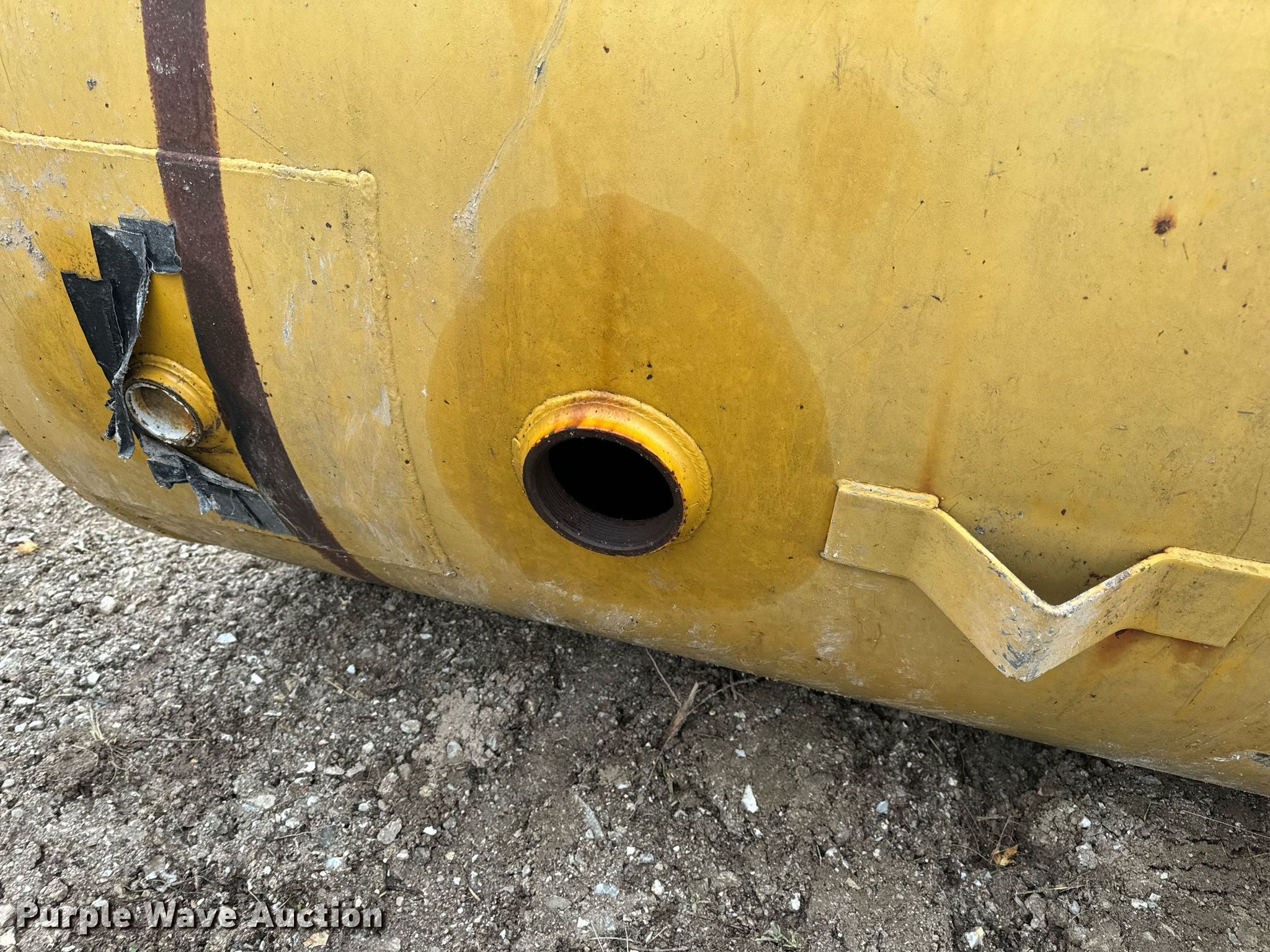 Fuel tank in Columbia, MO | Item EH7297 sold | Purple Wave
