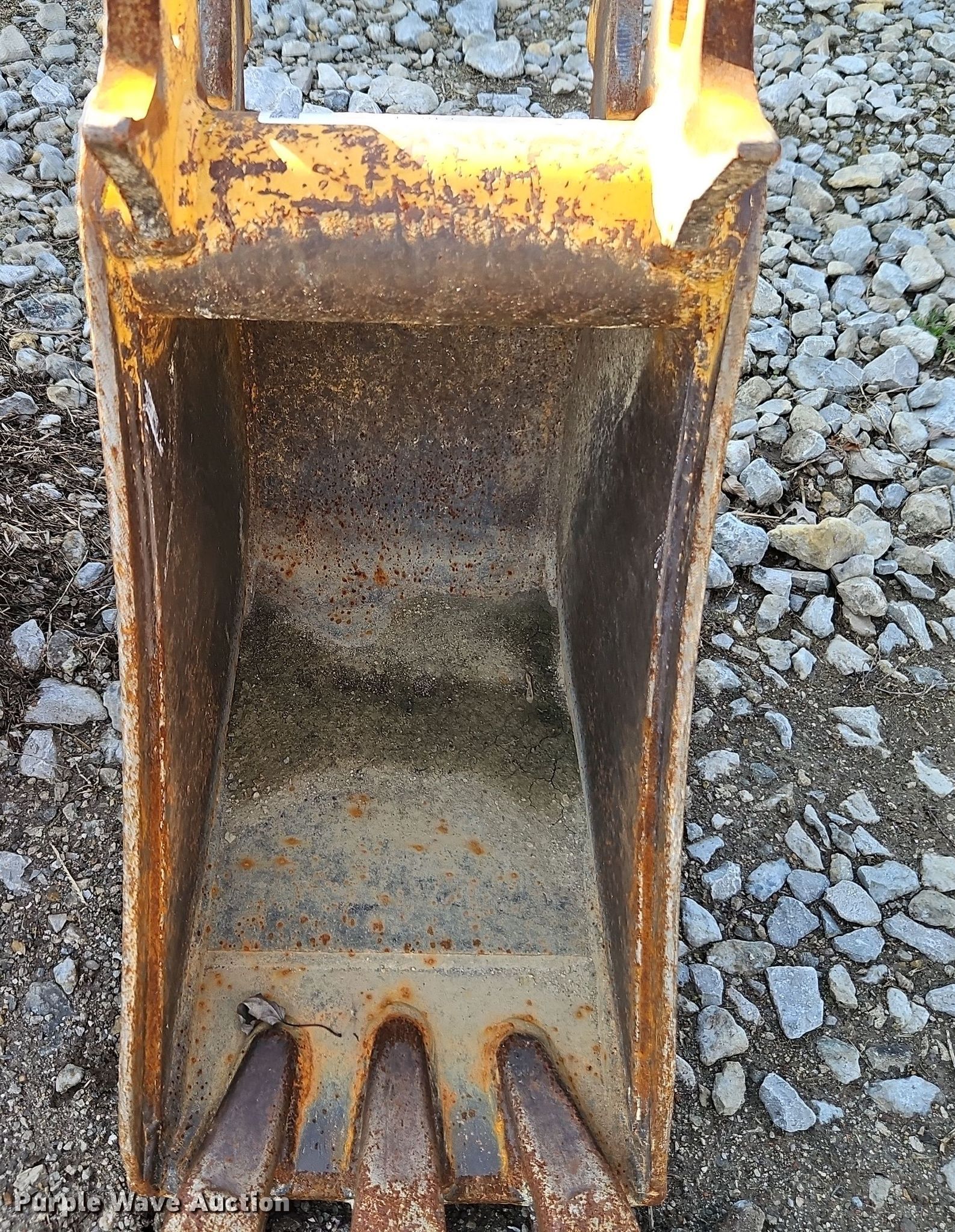 (2) John Deere mini excavator buckets in Pleasanton, KS | Item EI8545 ...