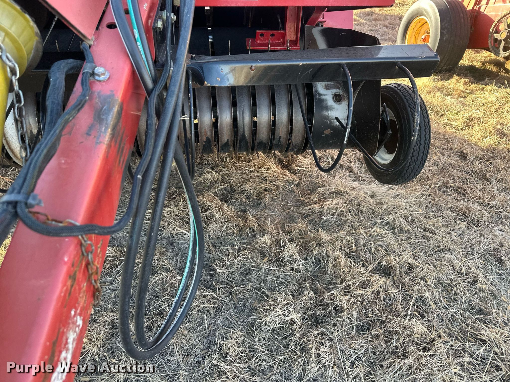 Agco 4855 round baler in Mc Louth, KS | Item DQ6521 for sale | Purple Wave