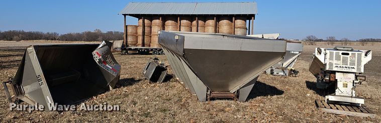 (3) spreaders in Alma, KS | Item EK2484 sold | Purple Wave