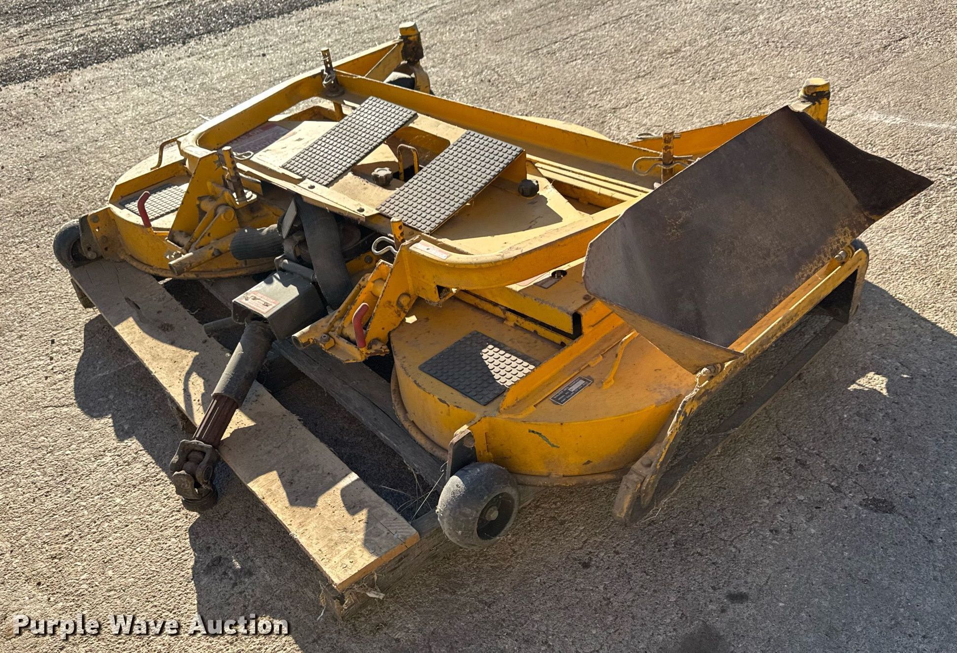 Walker mower deck in Maize, KS | Item LH9342 for sale | Purple Wave
