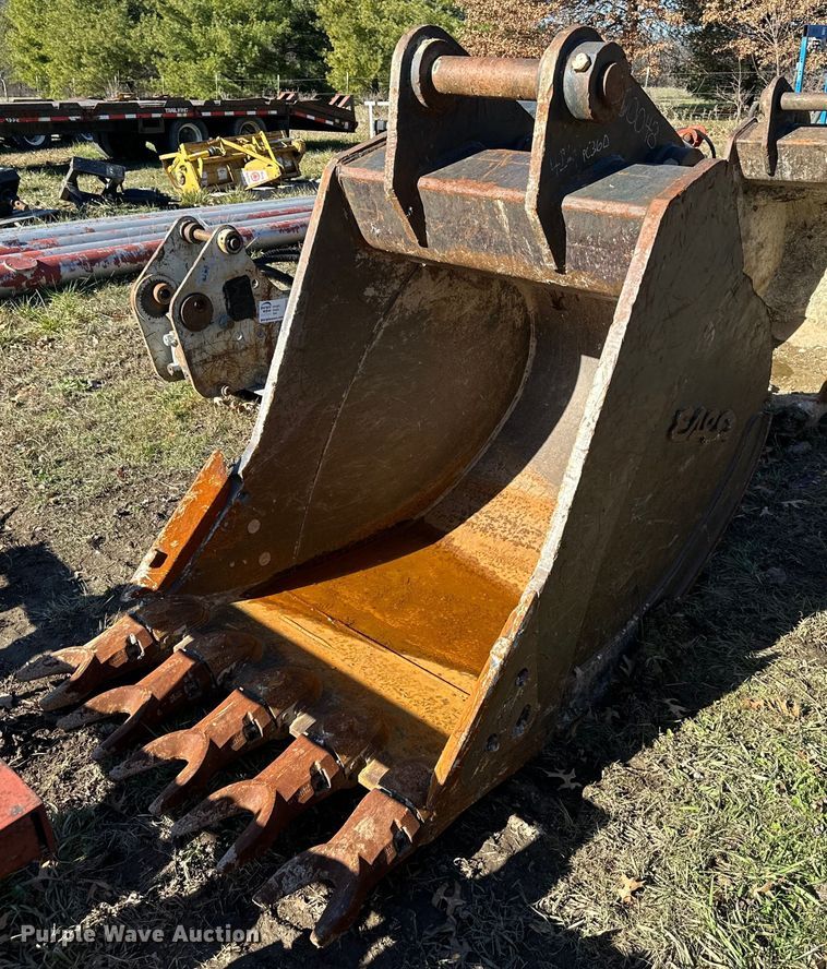 ESCO excavator bucket in Smithville, MO | Item DQ6534 sold | Purple Wave