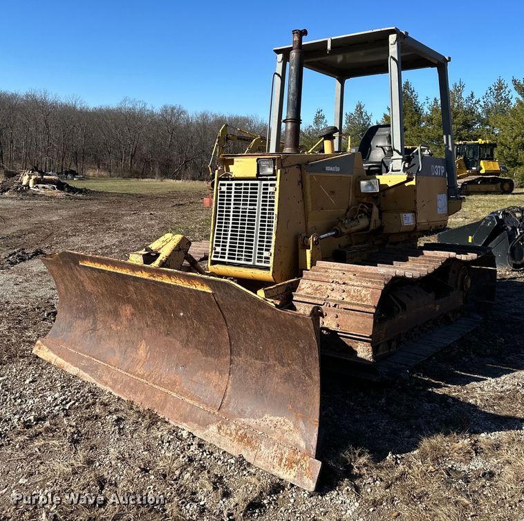 1997 Komatsu D37P-5 dozer in Smithville, MO | Item DS3243 for sale ...