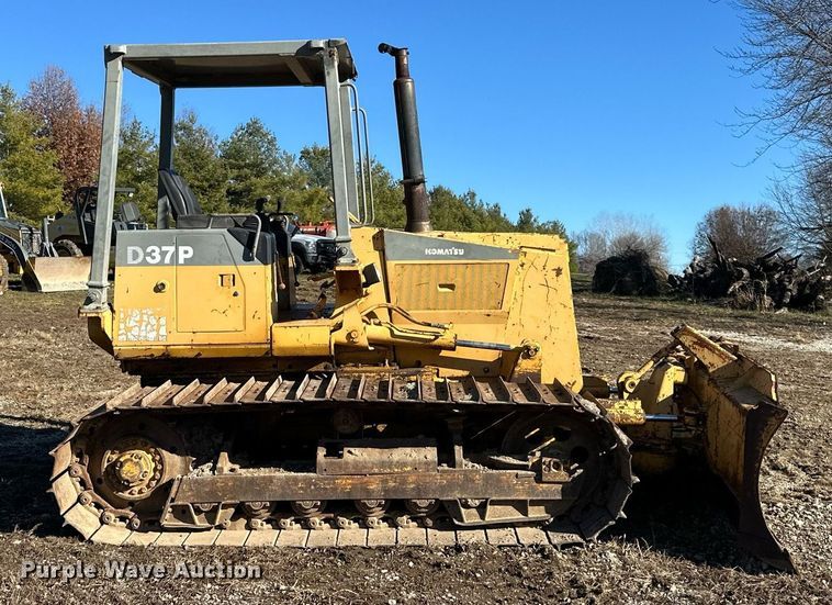 1997 Komatsu D37P-5 dozer in Smithville, MO | Item DS3243 for sale ...