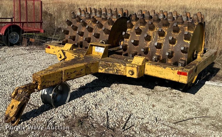 Wedge foot roller in Onaga, KS | Item DS3276 sold | Purple Wave