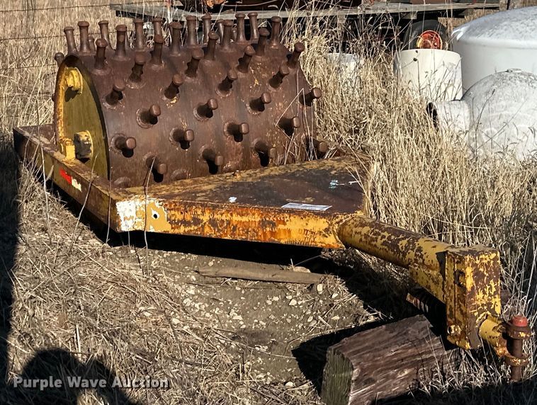 Sheepsfoot compactor in Onaga, KS | Item DS3285 sold | Purple Wave