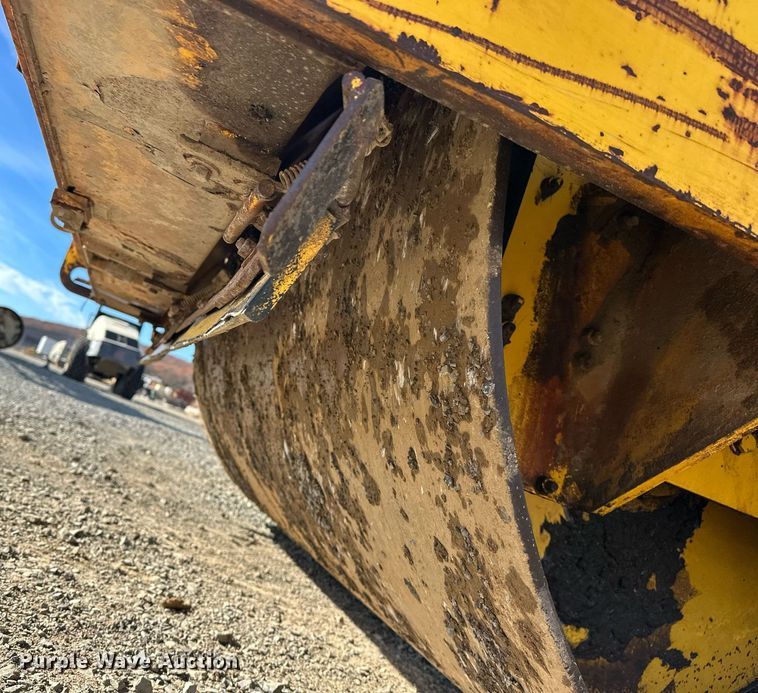 Sakai SW850 double drum vibratory roller in Poteau, OK | Item EJ5251 for sale | Purple Wave