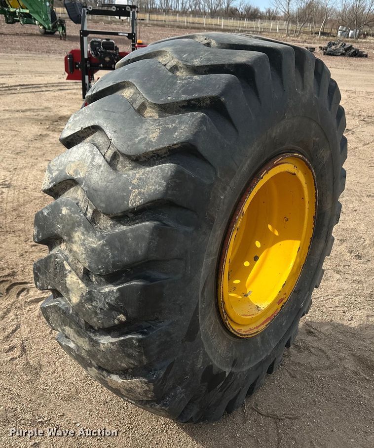 23.5-25 wheel loader tire and wheel in Kinsley, KS | Item ER8505 sold ...