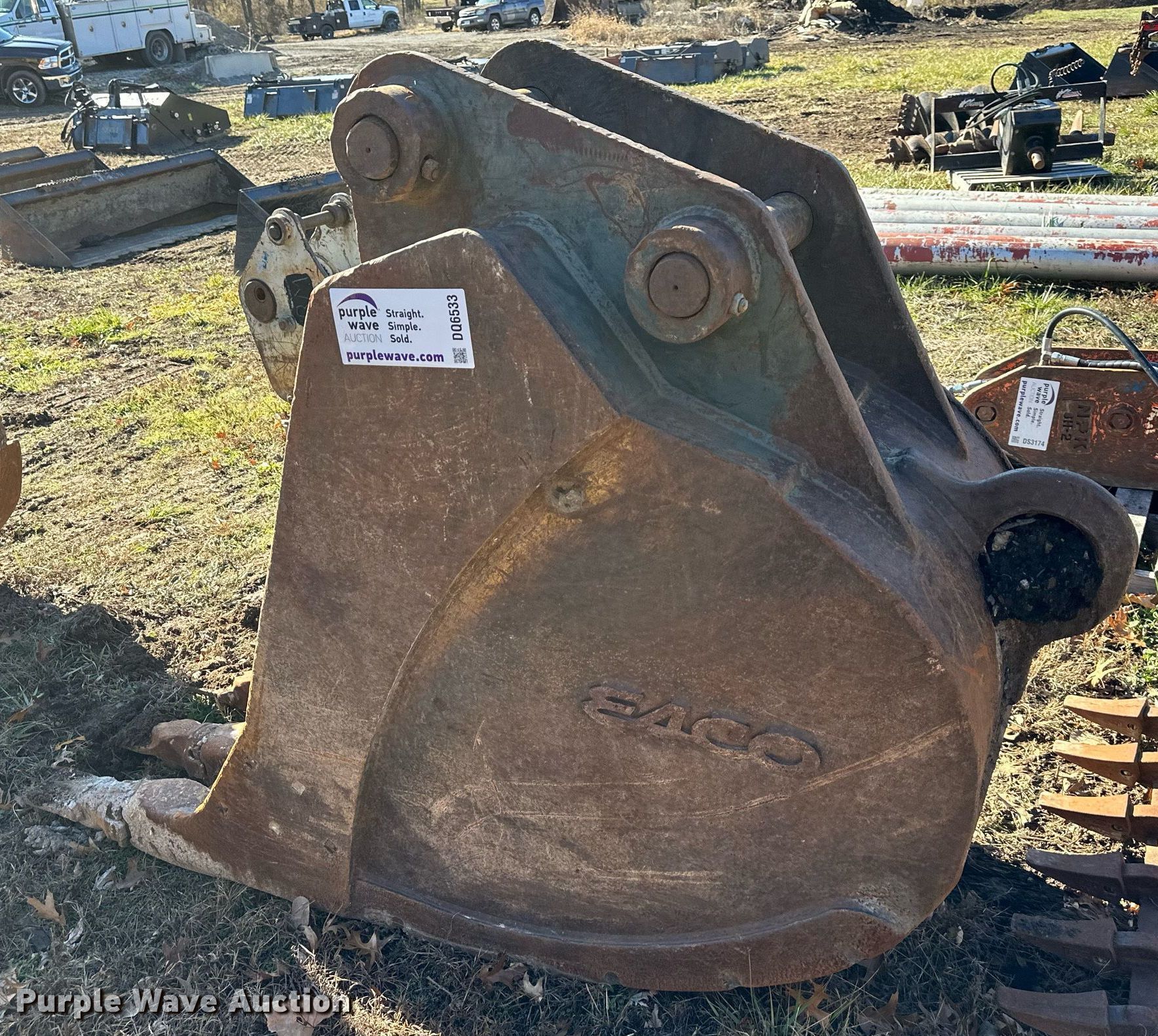 ESCO excavator bucket in Smithville, MO | Item DQ6533 for sale | Purple ...