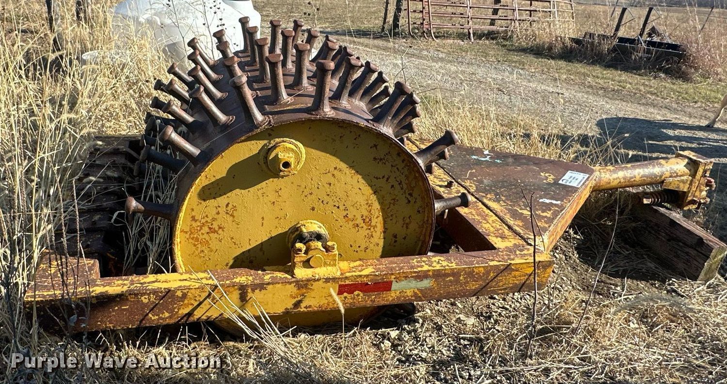Sheepsfoot compactor in Onaga, KS | Item DS3285 for sale | Purple Wave