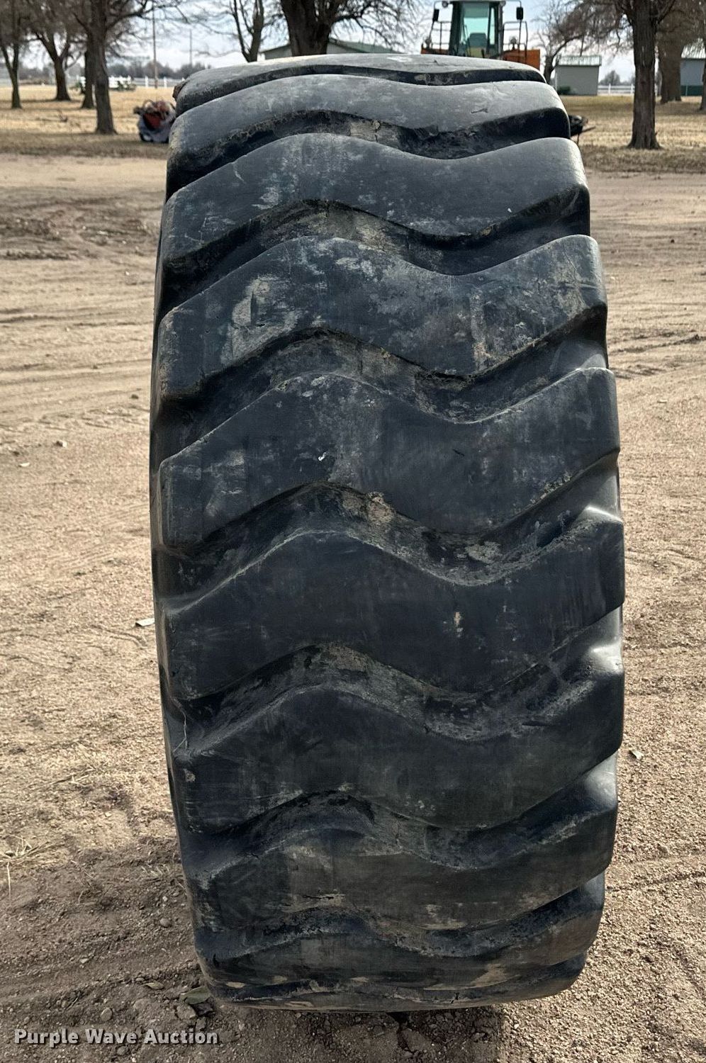 23.5-25 wheel loader tire and wheel in Kinsley, KS | Item ER8503 sold ...