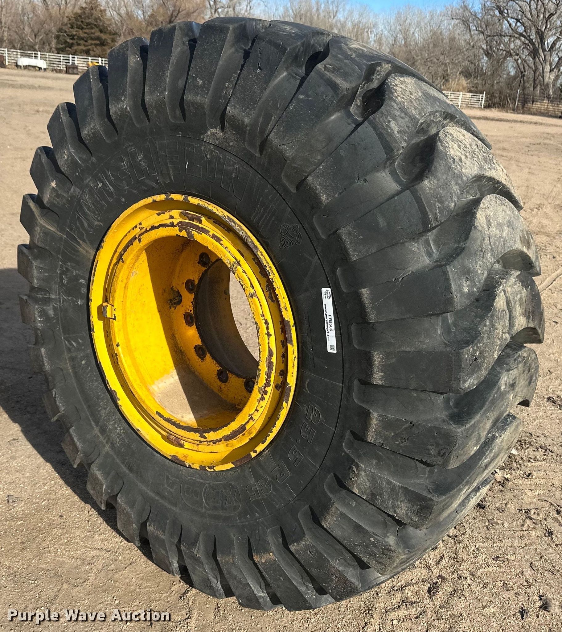 23.5R25 wheel loader tire and wheel in Kinsley, KS | Item ER8539 sold ...