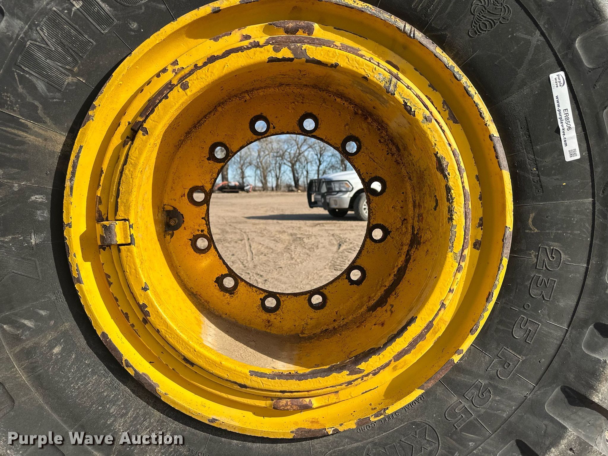 23.5R25 wheel loader tire and wheel in Kinsley, KS | Item ER8539 for ...
