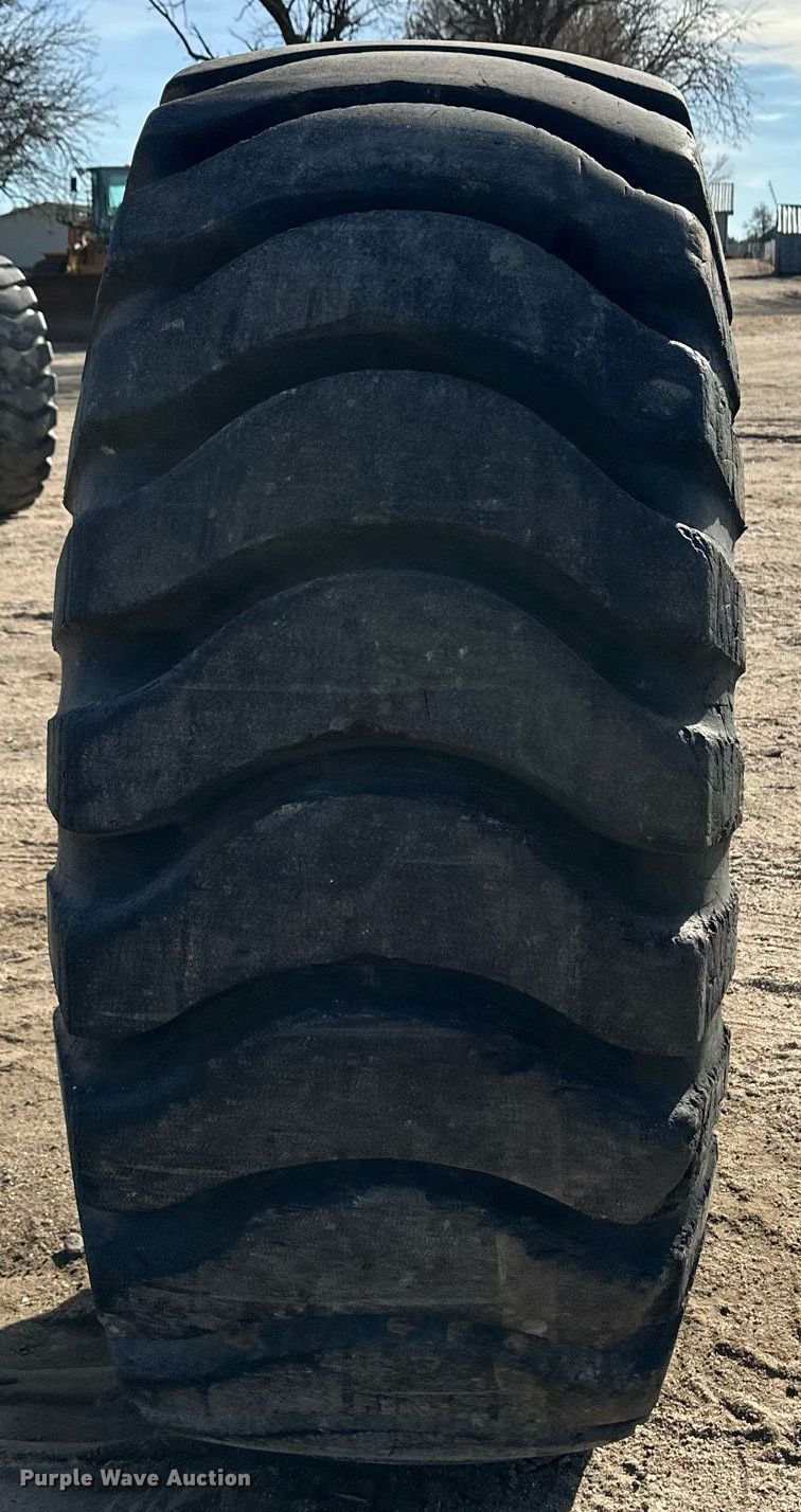 23.5R25 wheel loader tire and wheel in Kinsley, KS | Item ER8540 for ...