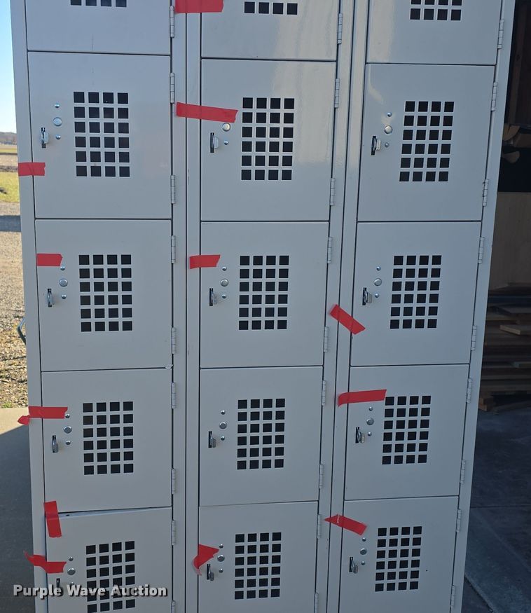 (2) lockers in Saint Marys, KS | Item NI9347 for sale | Purple Wave