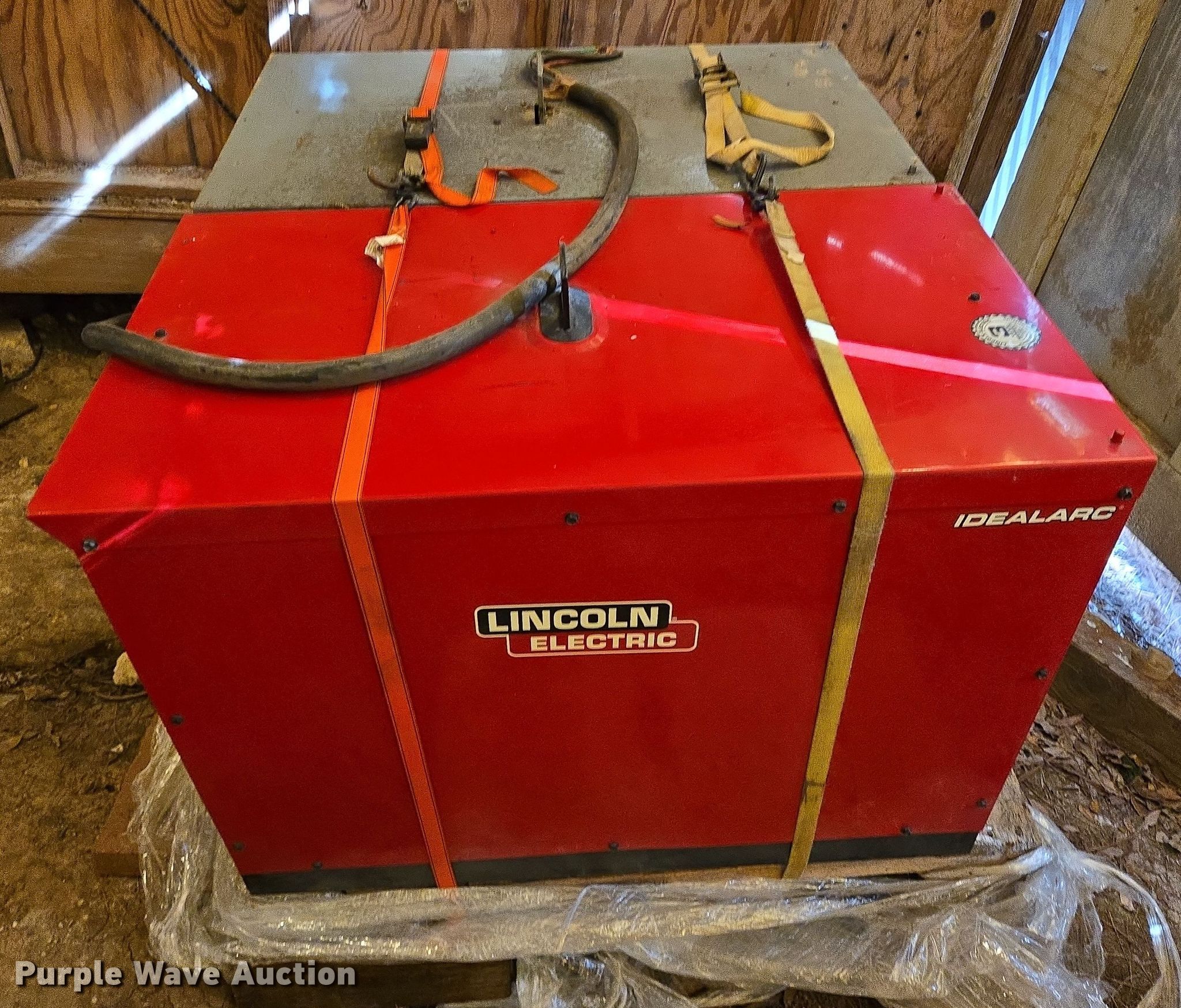 (2) Lincoln DC600 welders in Angleton, TX | Item DT5386 sold | Purple Wave