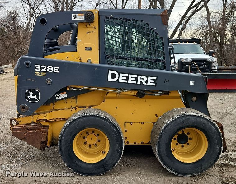 2014 John Deere 328E skid steer loader in Edwardsville, KS | Item ...