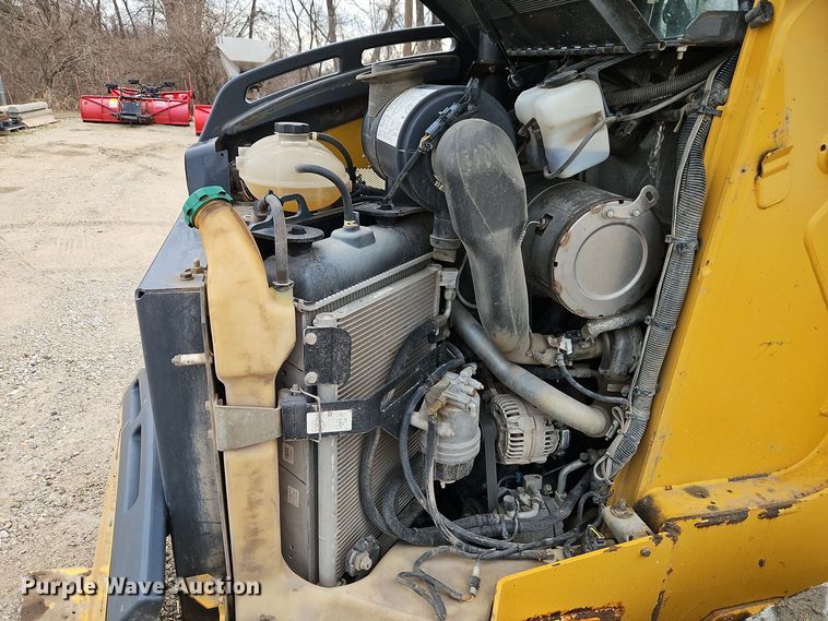 2014 John Deere 328E skid steer loader in Edwardsville, KS | Item ...
