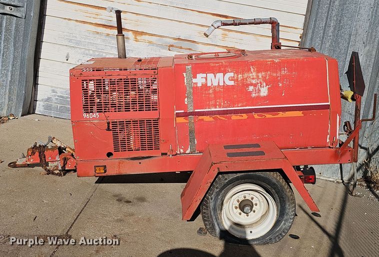 FMC D035E300F sprayer in Lincoln, NE | Item DV0196 for sale | Purple Wave