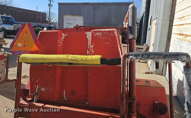 FMC D035E300F sprayer in Lincoln, NE | Item DV0196 for sale | Purple Wave