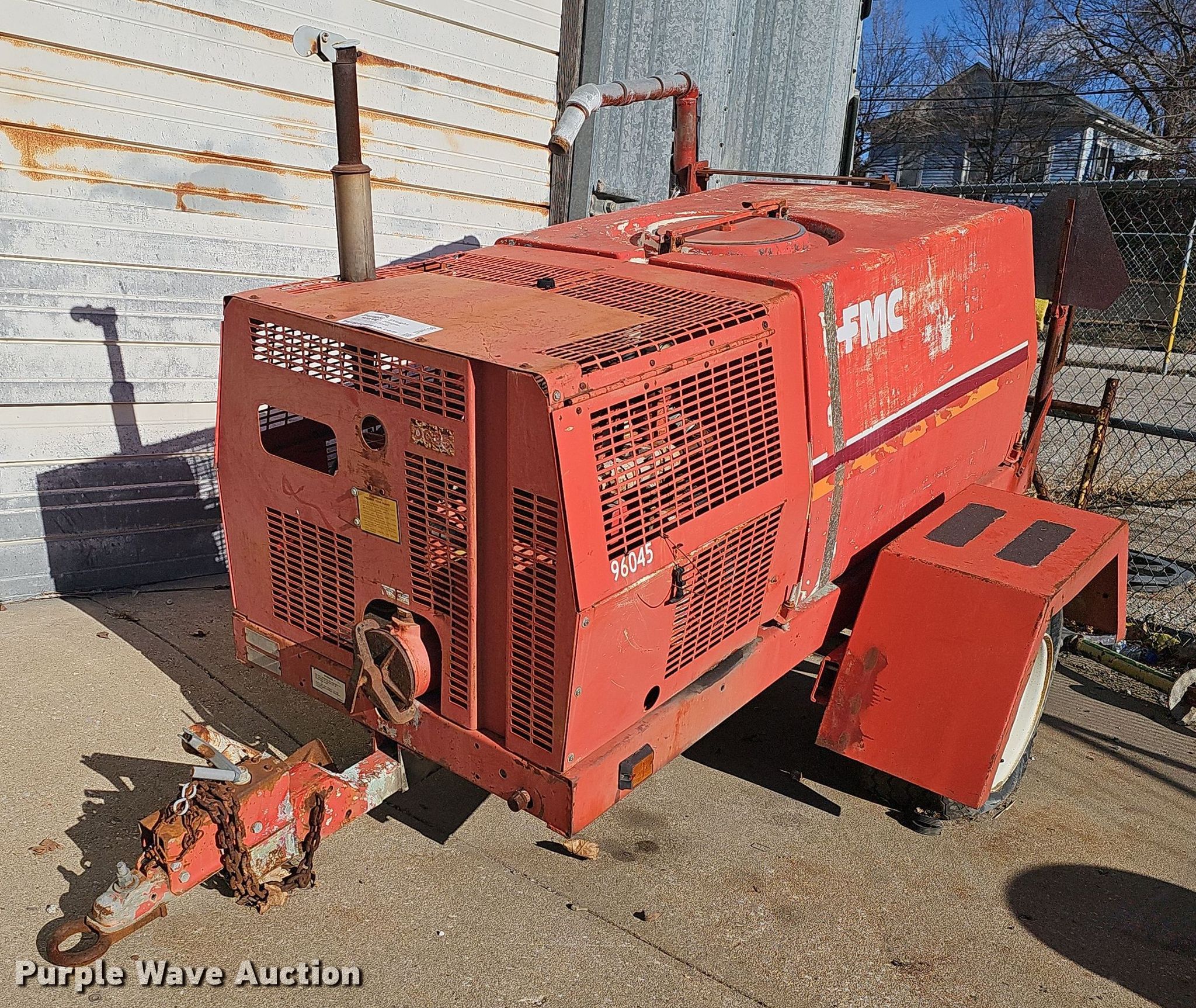 FMC D035E300F sprayer in Lincoln, NE | Item DV0196 for sale | Purple Wave