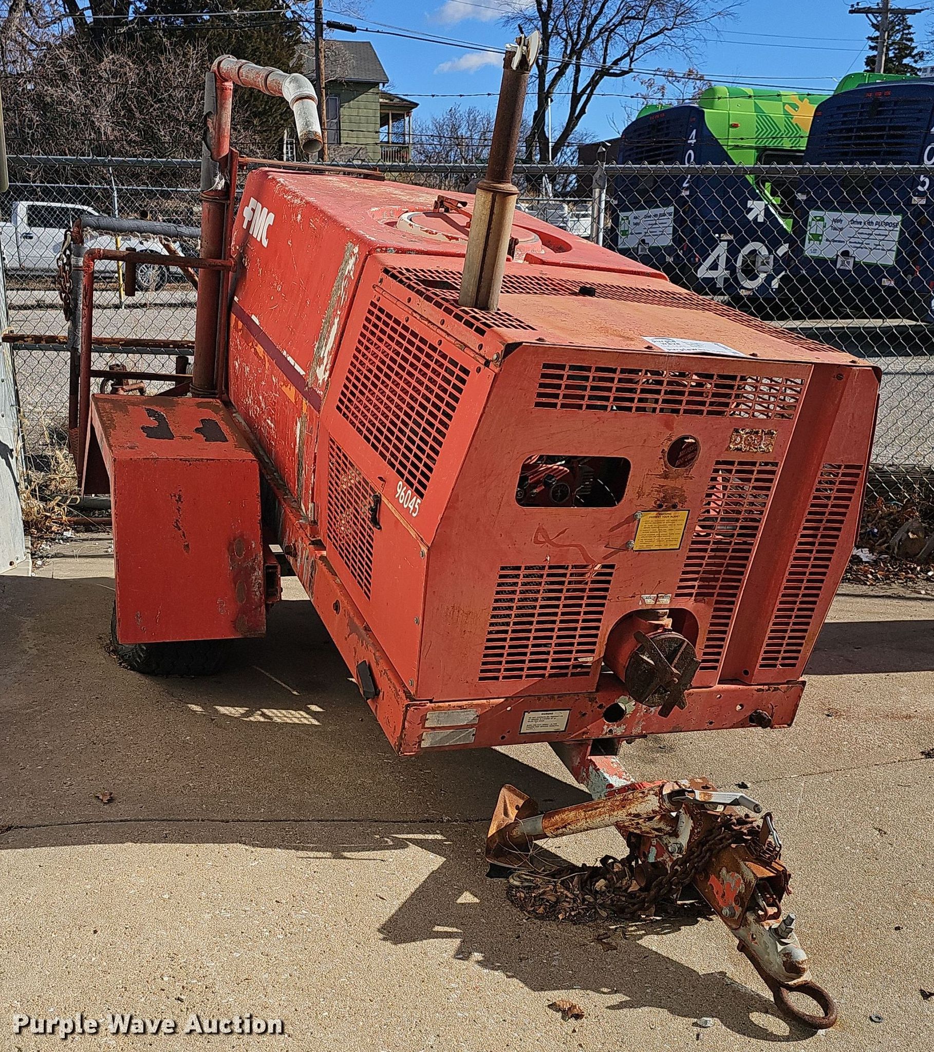 FMC D035E300F sprayer in Lincoln, NE | Item DV0196 for sale | Purple Wave