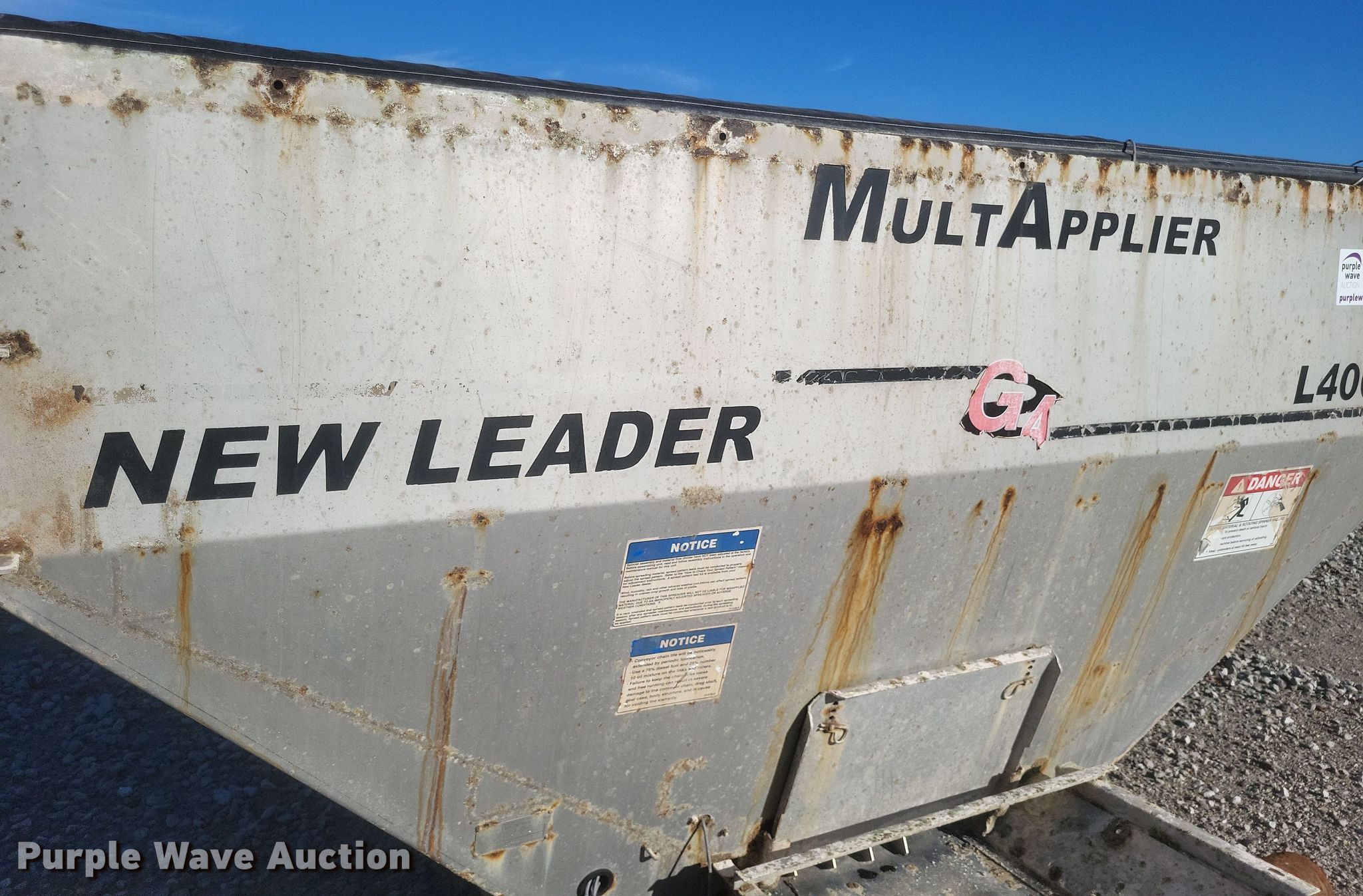 New Leader L4000G4 spreader in Farmersburg, IN | Item DQ3850 sold ...