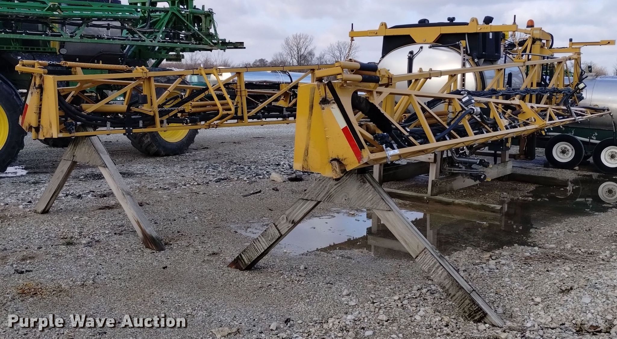 Agco sprayer bed in Summitville, IN | Item EH0070 for sale | Purple Wave