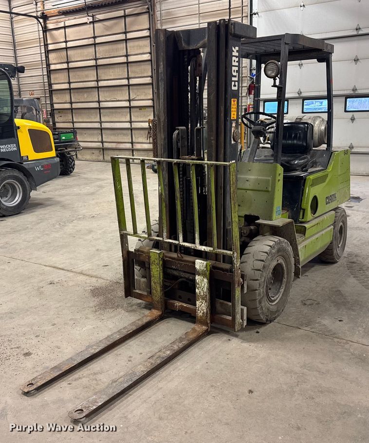Clark GPX25 forklift in Logansport, IN | Item DH9247 sold | Purple Wave