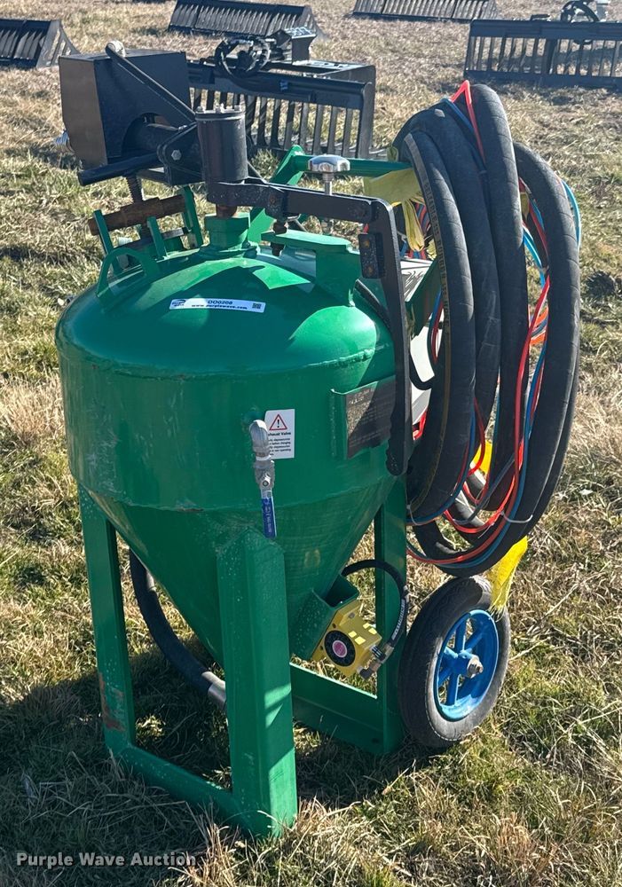 Sand blaster in Yates Center, KS | Item DO0208 for sale | Purple Wave