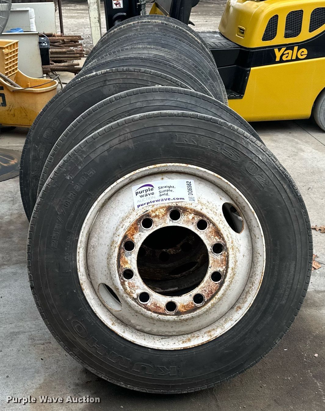 (8) Kumho 255/70R22.5 wheels and tires in Tonganoxie, KS | Item DQ6562 ...