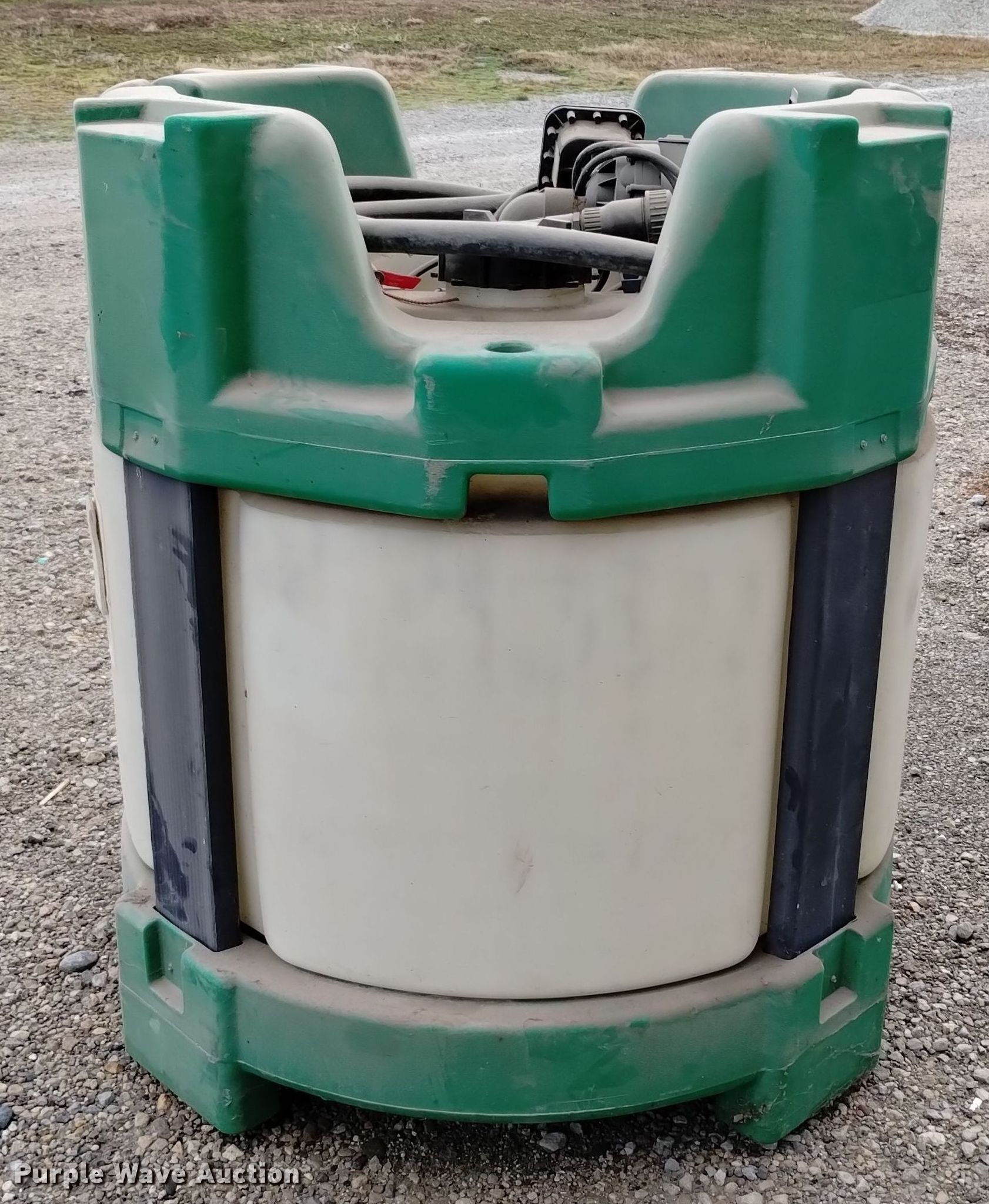 (5) poly shuttle tanks in Bryant, IN | Item EH0083 for sale | Purple Wave