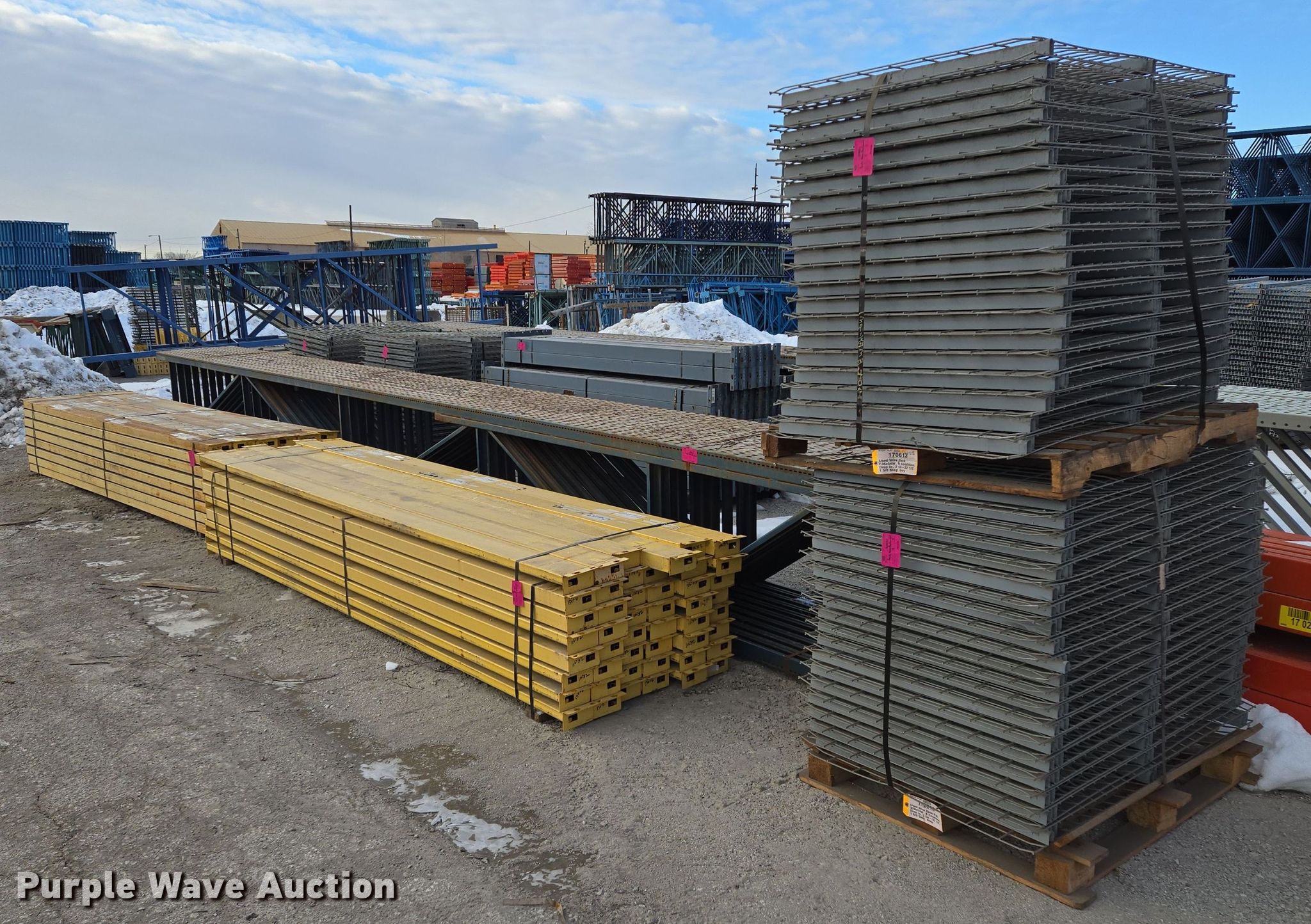 T-Bolt pallet racking in Kansas City, MO | Item EQ3901 sold | Purple Wave