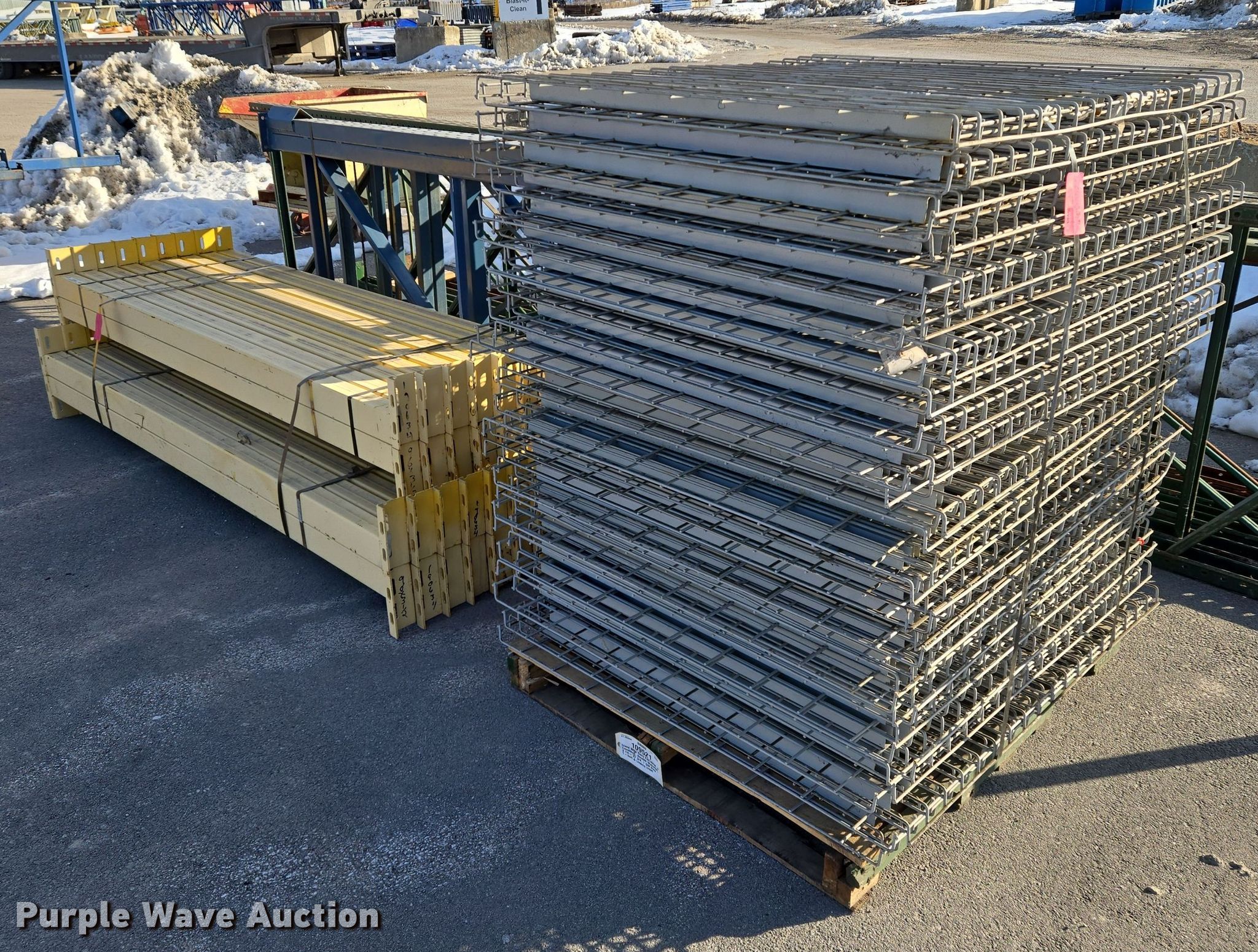 T-Bolt pallet racking in Kansas City, MO | Item EQ3903 for sale ...