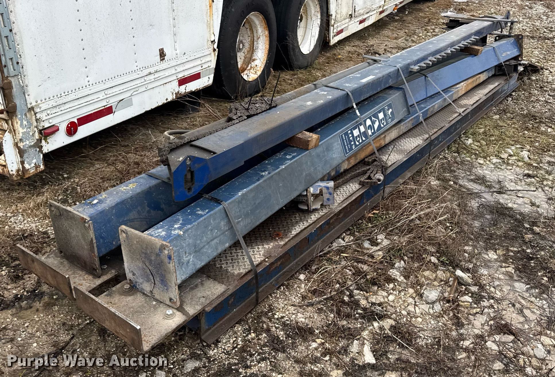 Eagle automotive lift in Palmyra, MO | Item DH9812 for sale | Purple Wave