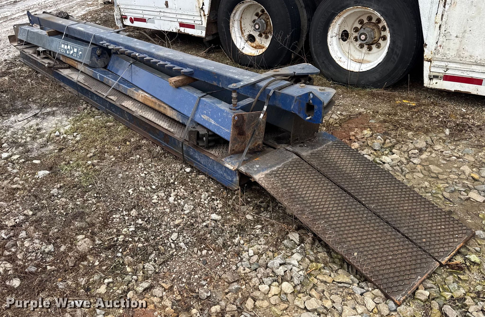 Eagle automotive lift in Palmyra, MO | Item DH9812 for sale | Purple Wave