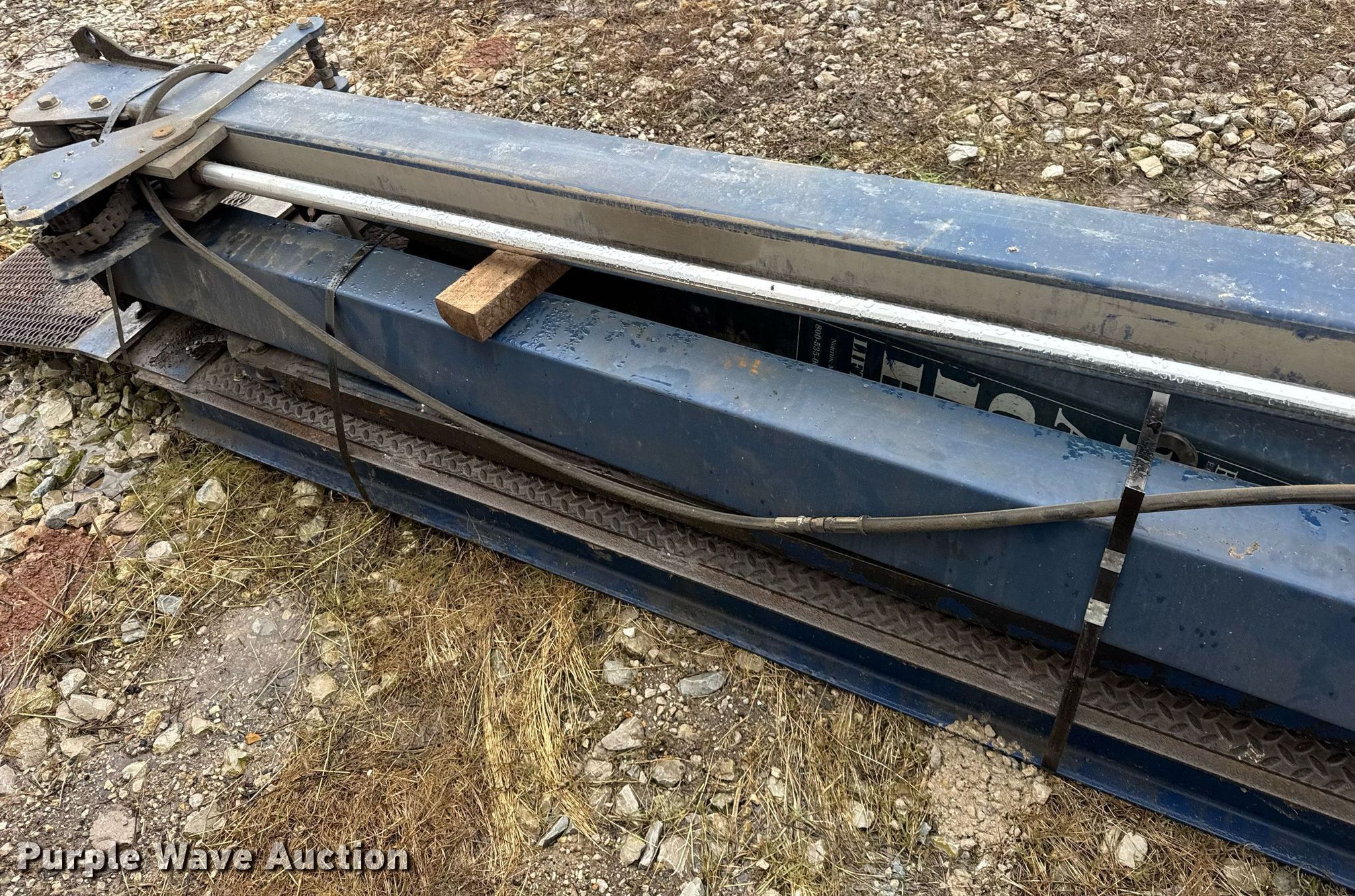 Eagle automotive lift in Palmyra, MO | Item DH9812 for sale | Purple Wave