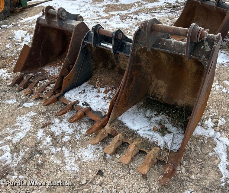 (3) excavator bucket in Nixa, MO | Item EK2525 sold | Purple Wave