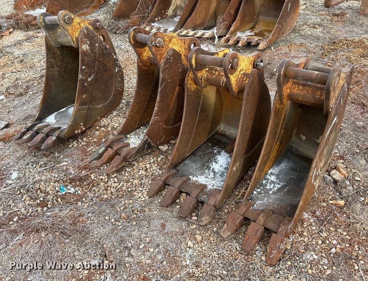 (4) excavator buckets in Nixa, MO | Item EK2528 for sale | Purple Wave