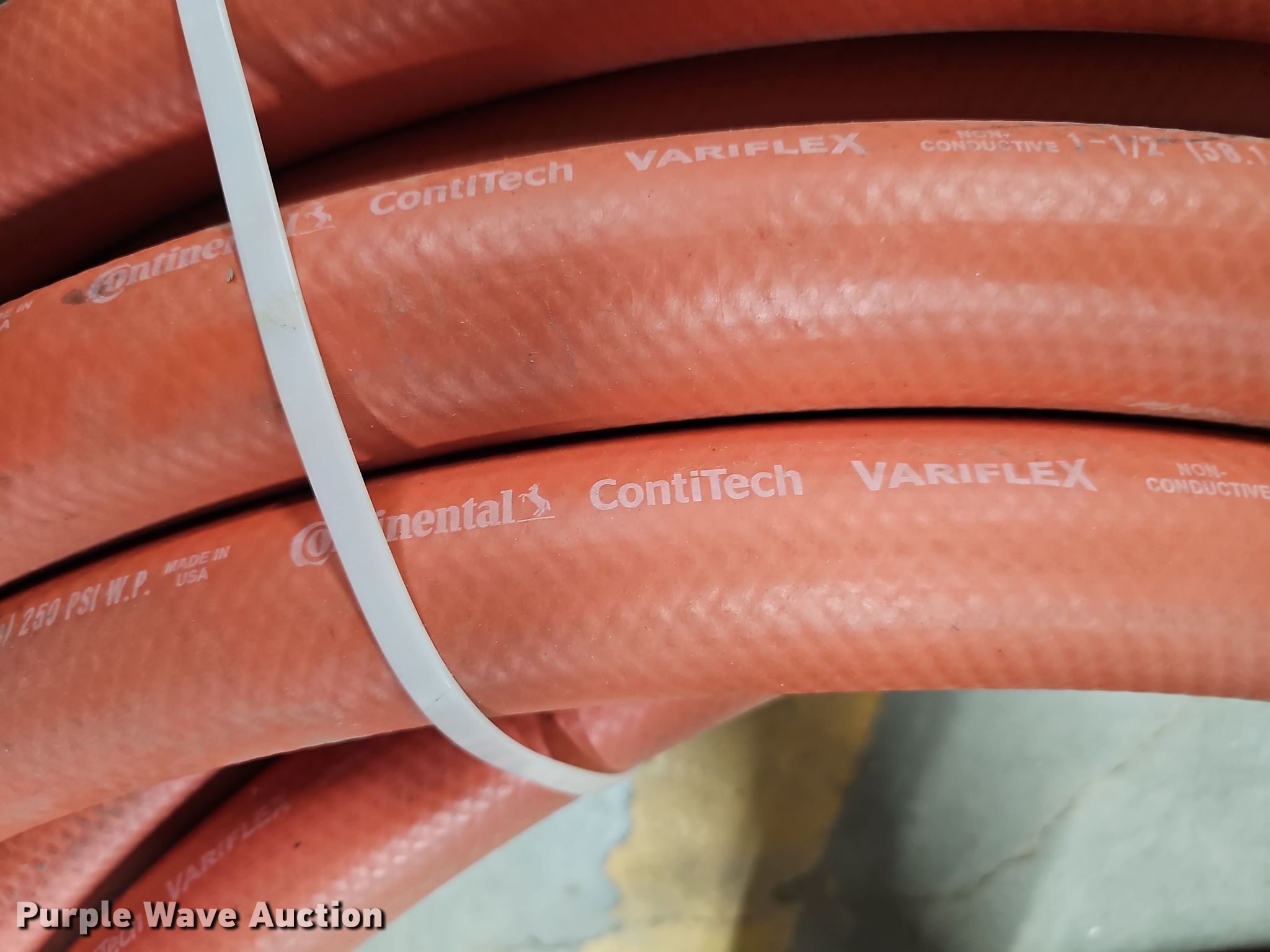 (2) 1.5" Continental Variflex hoses in Lincoln, NE | Item EH8602 sold ...