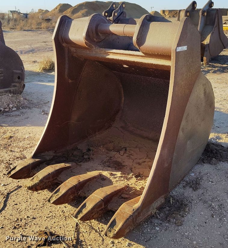 CNH Smart Fit SF40SYL 48" W excavator bucket in Hereford, TX | Item ...