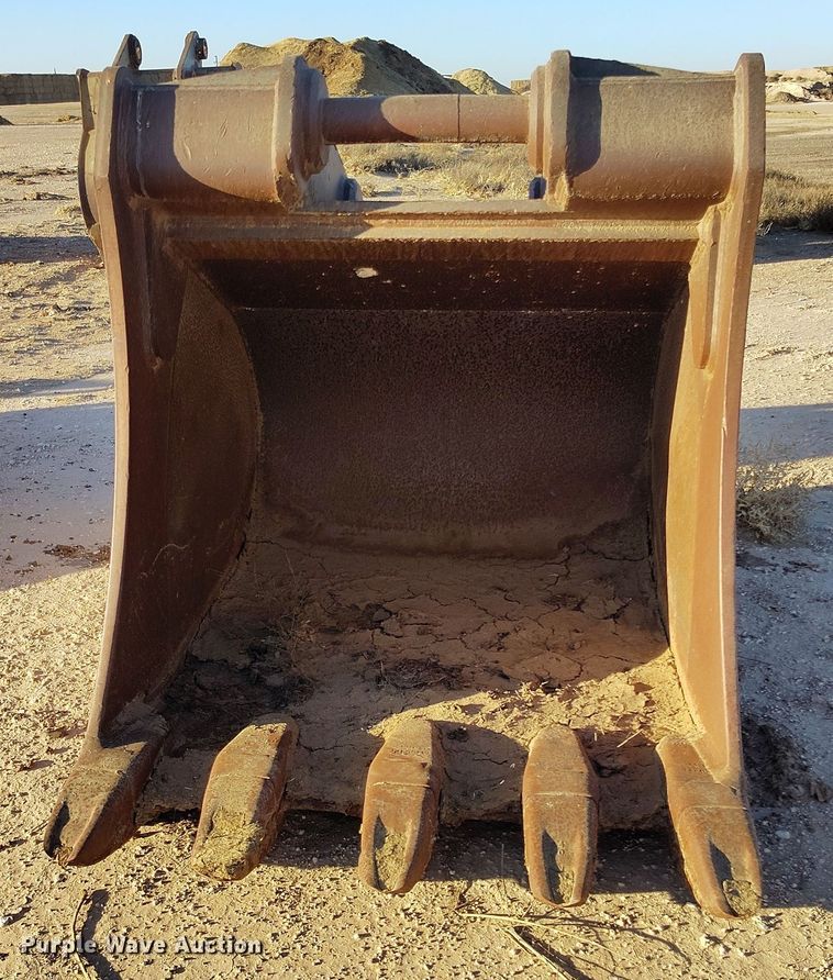 CNH Smart Fit SF40SYL 48" W excavator bucket in Hereford, TX | Item ...