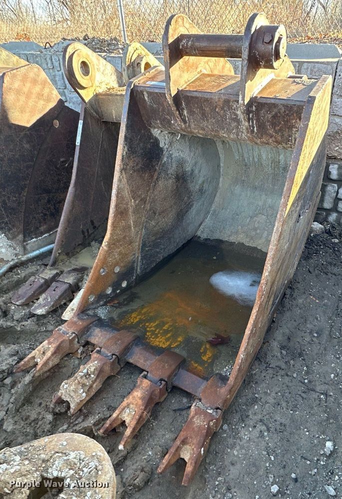 ESCO 36" excavator bucket in Blue Springs, MO | Item EQ6624 for sale | Purple Wave