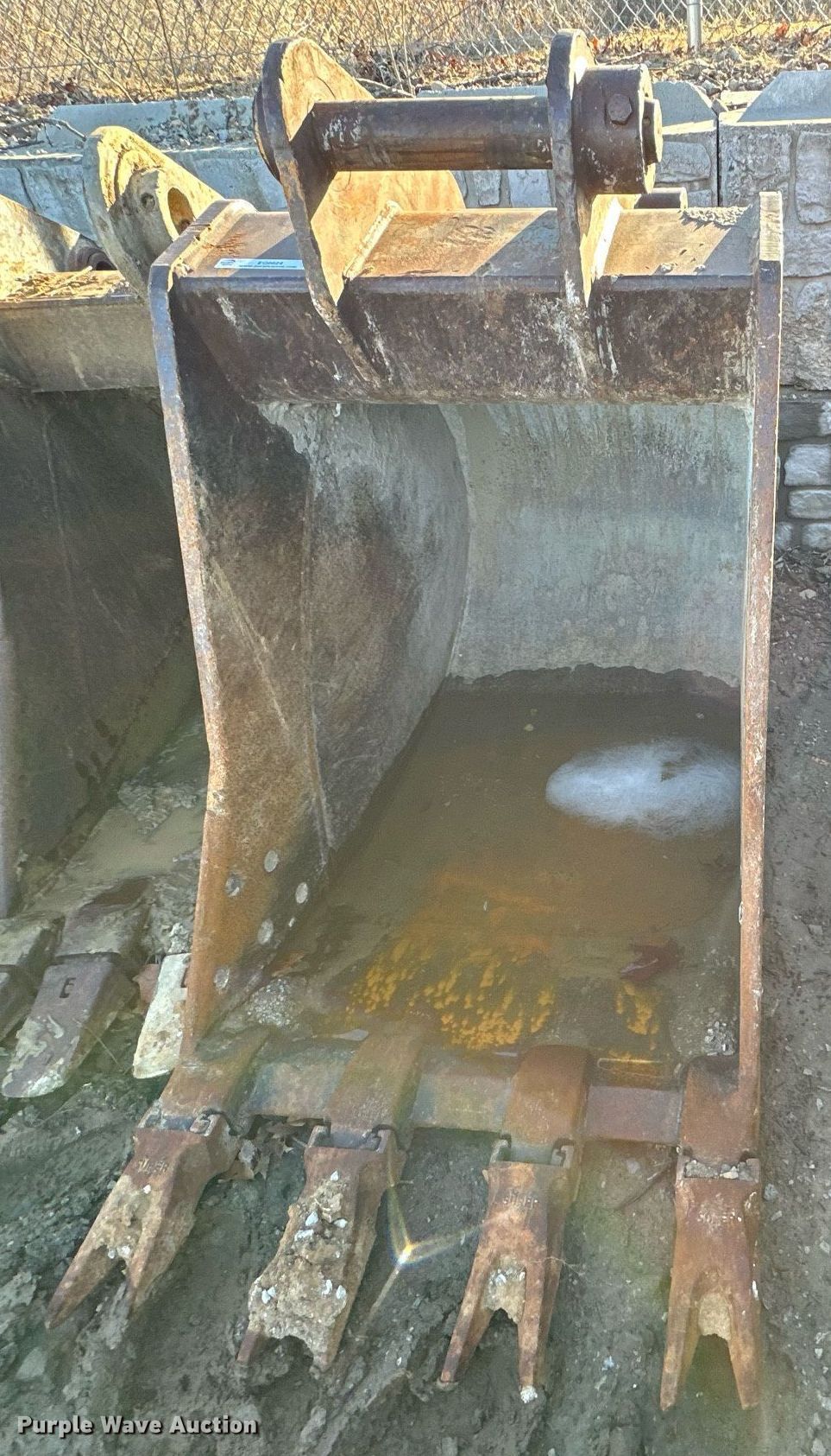 ESCO 36" excavator bucket in Blue Springs, MO | Item EQ6624 for sale | Purple Wave