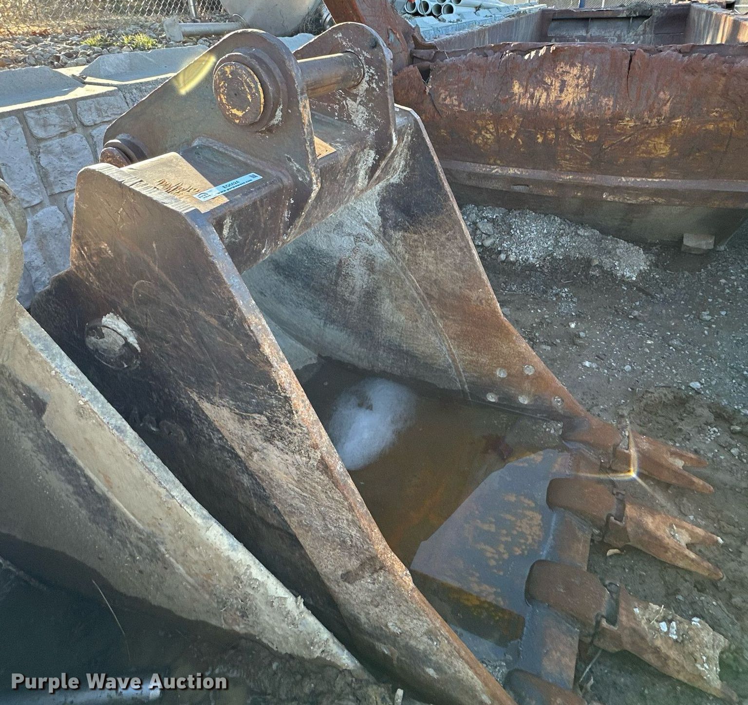 ESCO 36" excavator bucket in Blue Springs, MO | Item EQ6624 for sale | Purple Wave