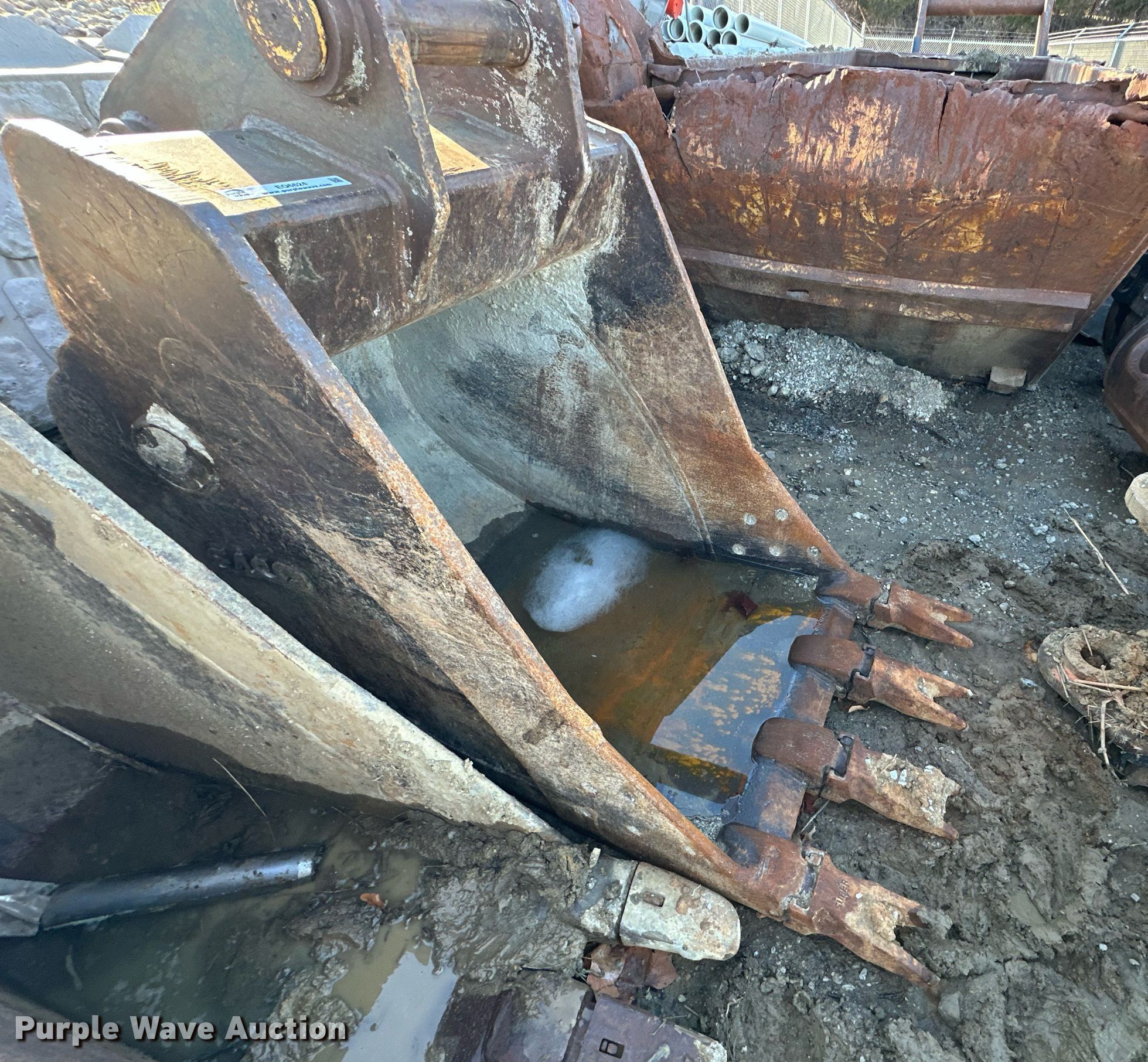 ESCO 36" excavator bucket in Blue Springs, MO | Item EQ6624 for sale | Purple Wave